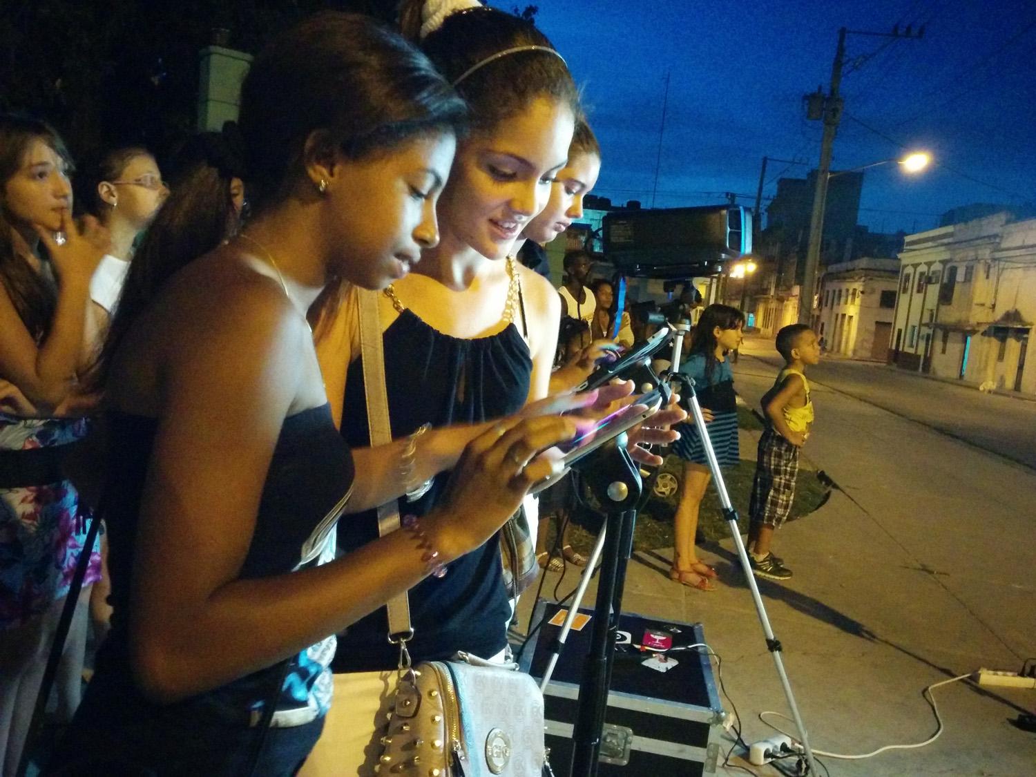 Projecting pARTicles in Cuba | ATLAS Experiment at CERN